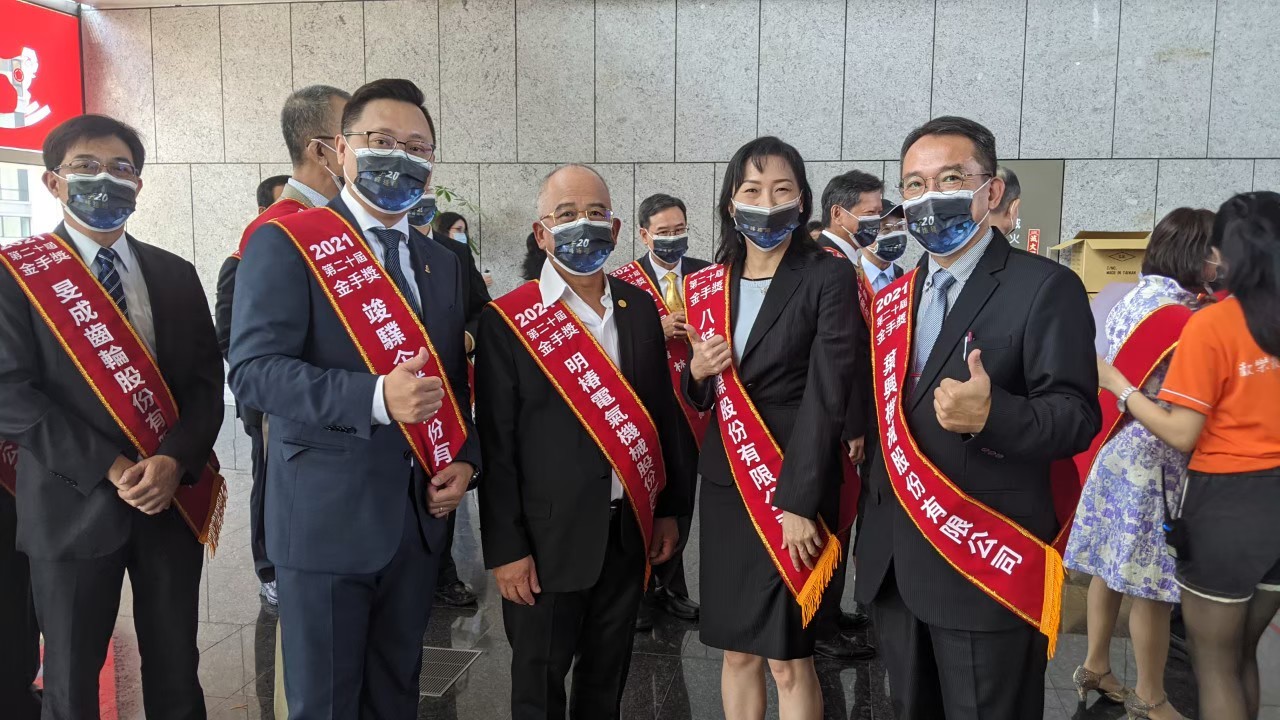 Yessing won the Golden Hand Award